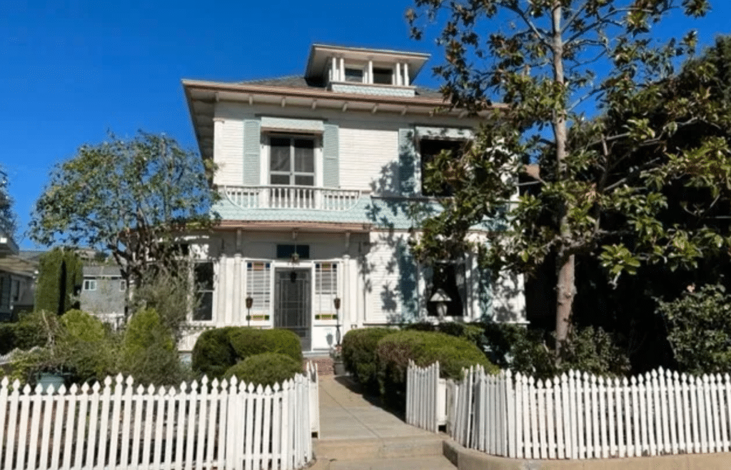 Before & After Hocus Pocus Devil's House - OLD HOUSE CALLING