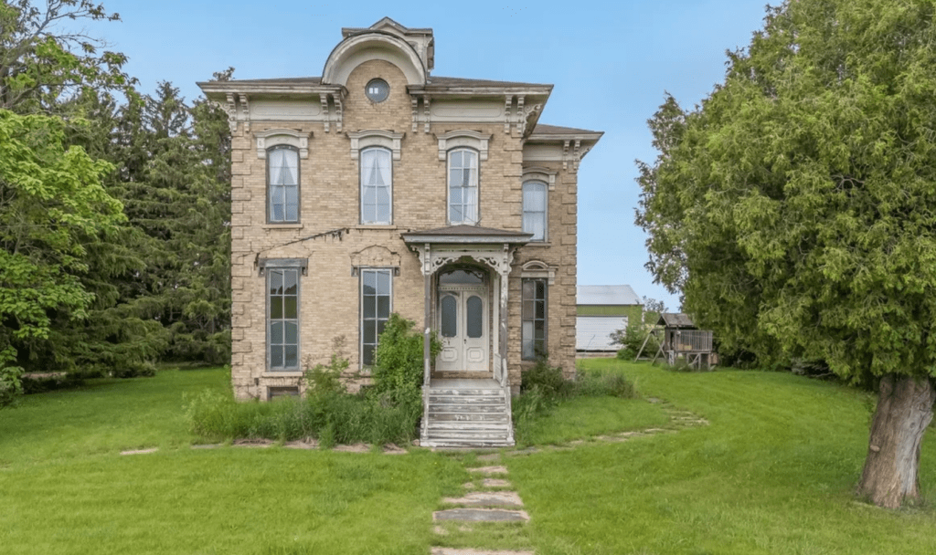 Brick c.1873 Wisconsin Farmhouse For Sale on Acre $249,900 - OLD HOUSE ...